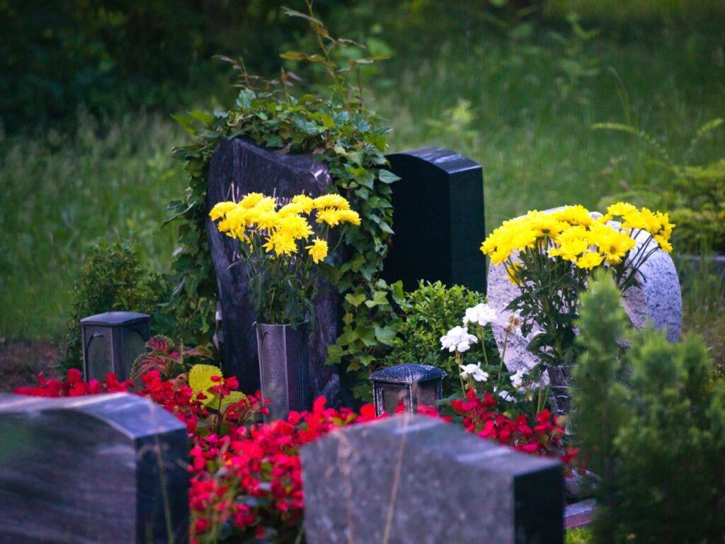 Graveside Funeral Services: Honoring Loved Ones