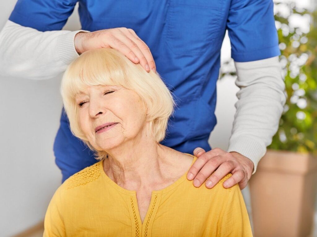 Upper Back Pain Treatment for Seniors | All Seniors Foundation